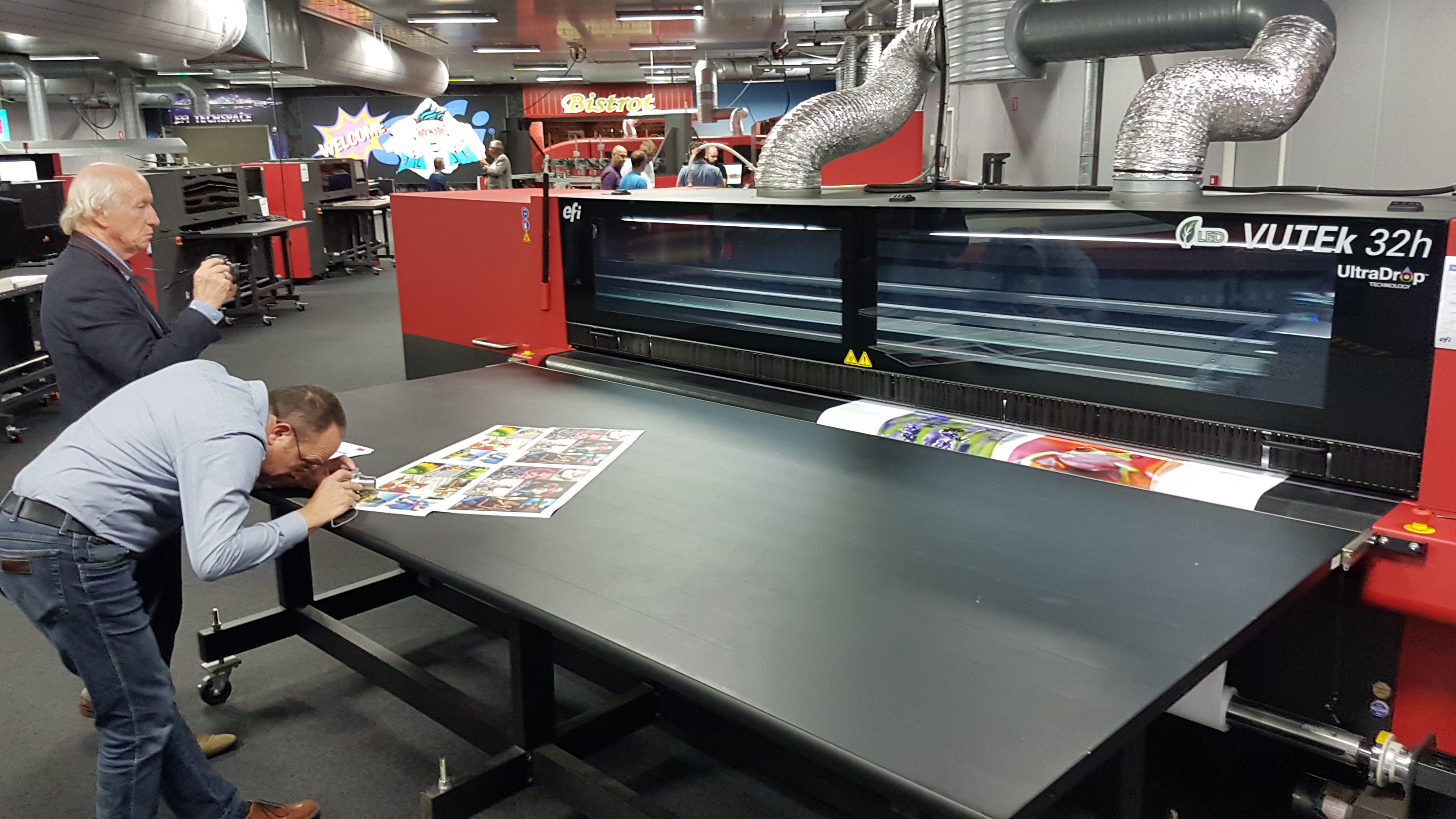 EFI debuts 'affordable' Vutek hybrid - Digital Printer