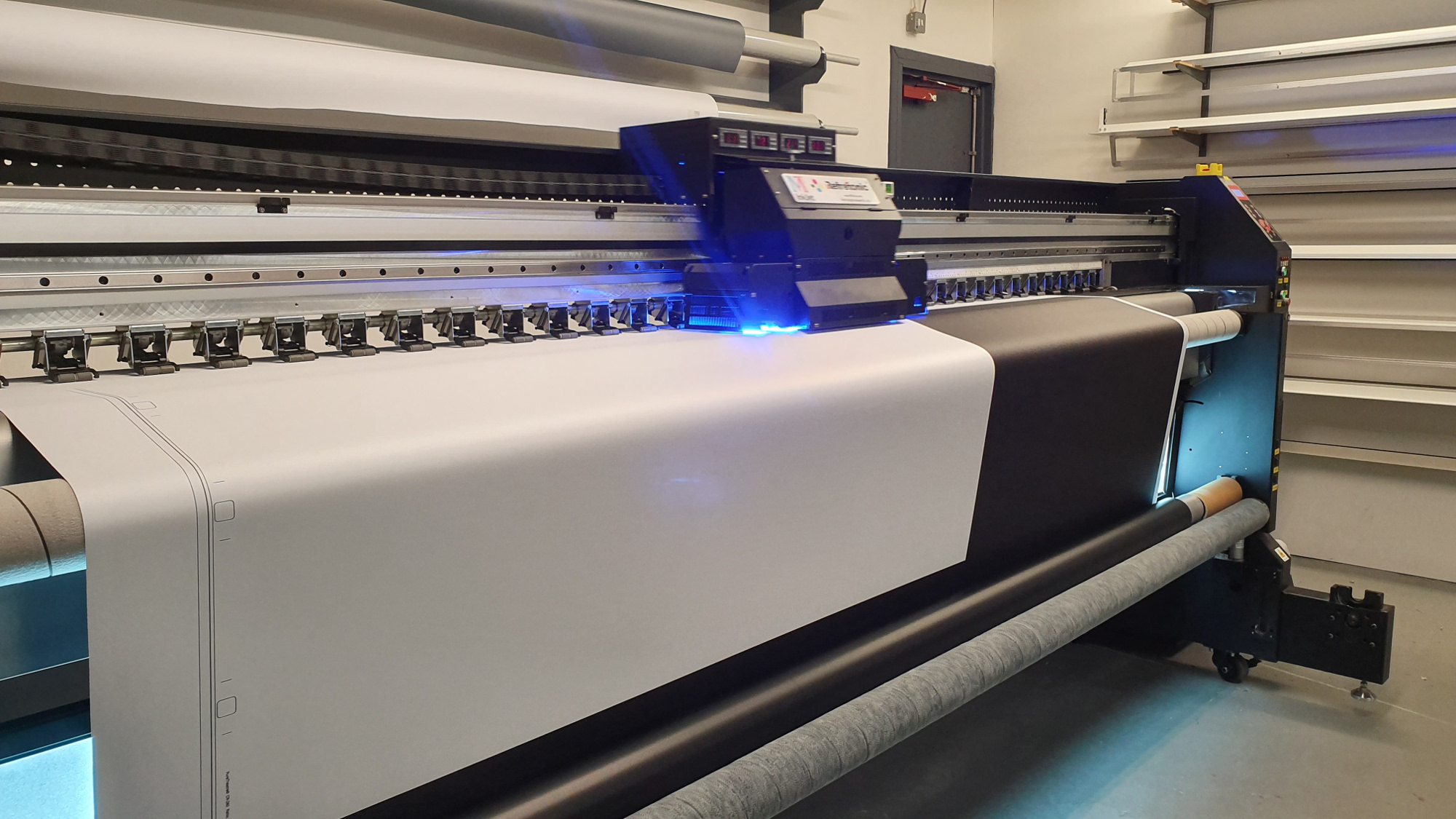 Pure printing of perfect borders - Digital Printer